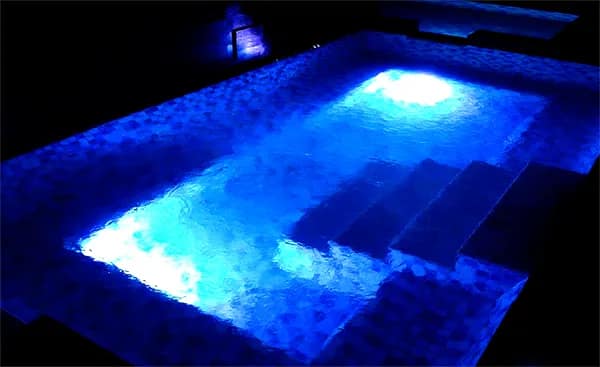 Do Swimming Pool Lights Need Anti-glare?